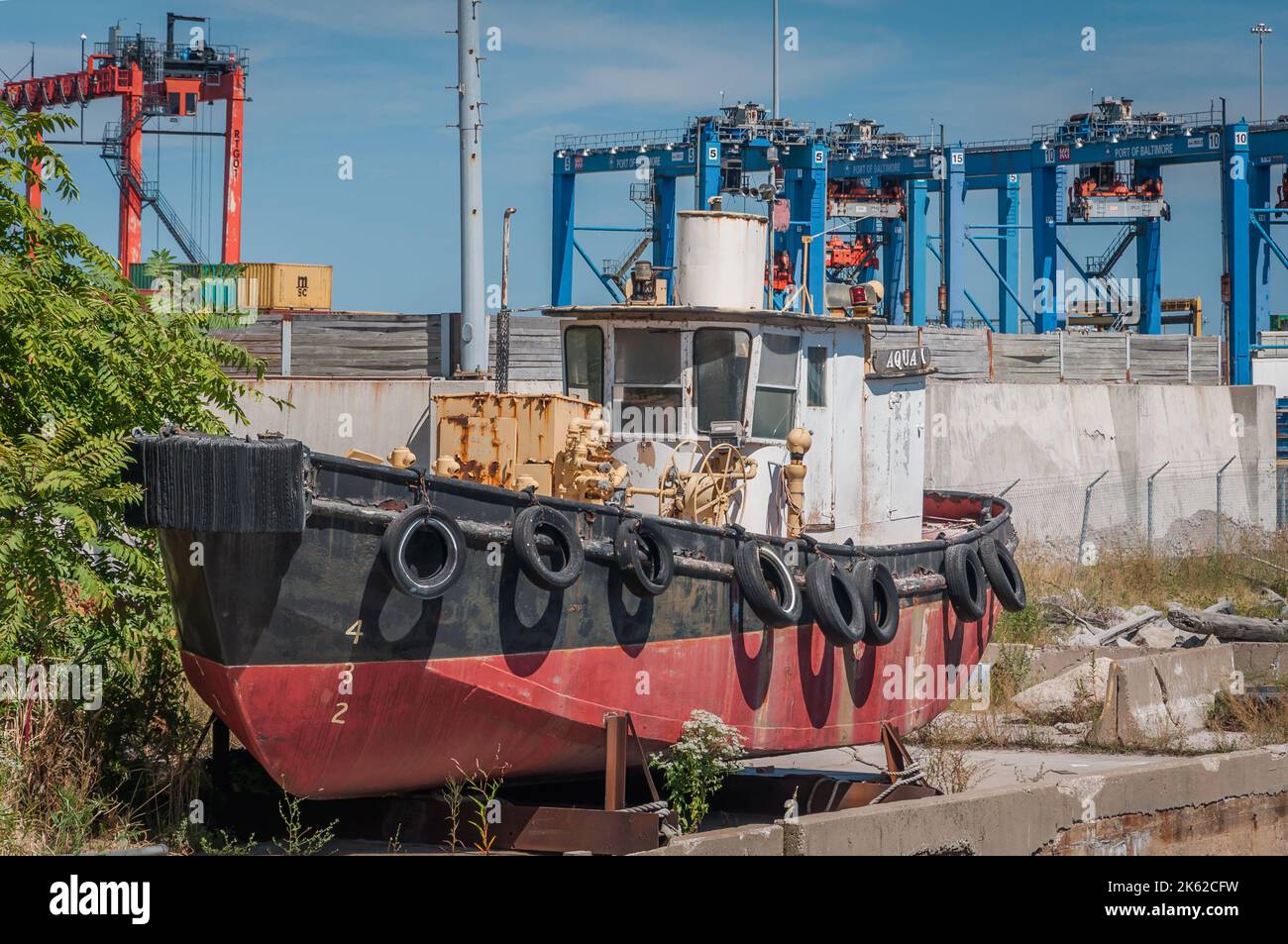 Abandoned Tug Boat, Pier 13, Baltimore Harbor, Maryland USA, Baltimore ...