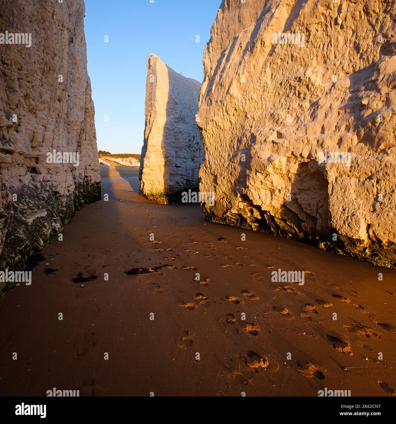 Sunrise at the chalk stacks on the beach at Botany Bay, Thanet, Kent ...