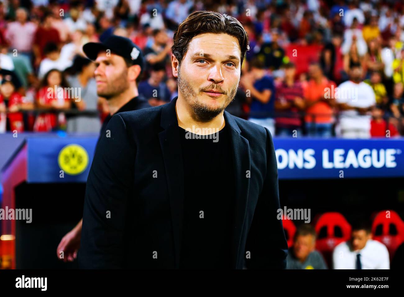 Borussia Dortmund head coach Edin Terzic Foto: Omar Arnau Stock Photo ...