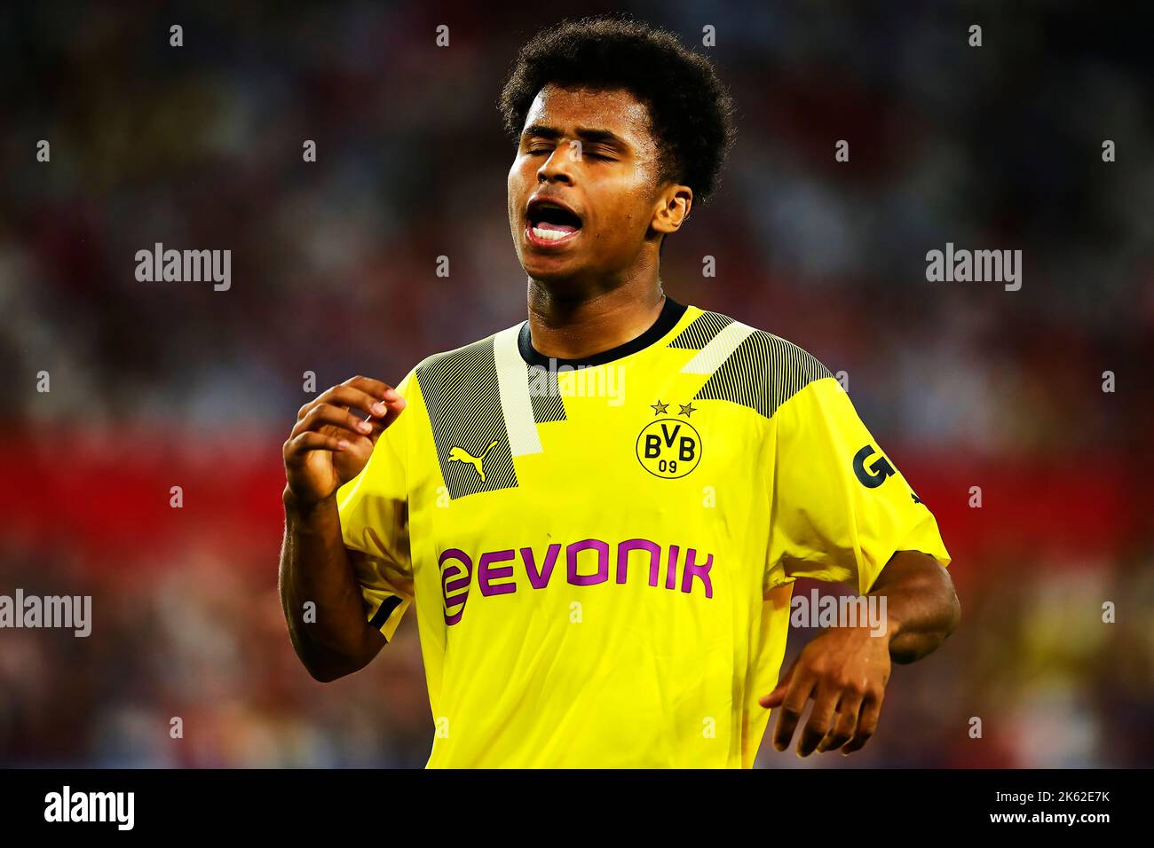 Karim Adeyemi (Borussia Dortmund, #27) Foto: Omar Arnau Stock Photo - Alamy