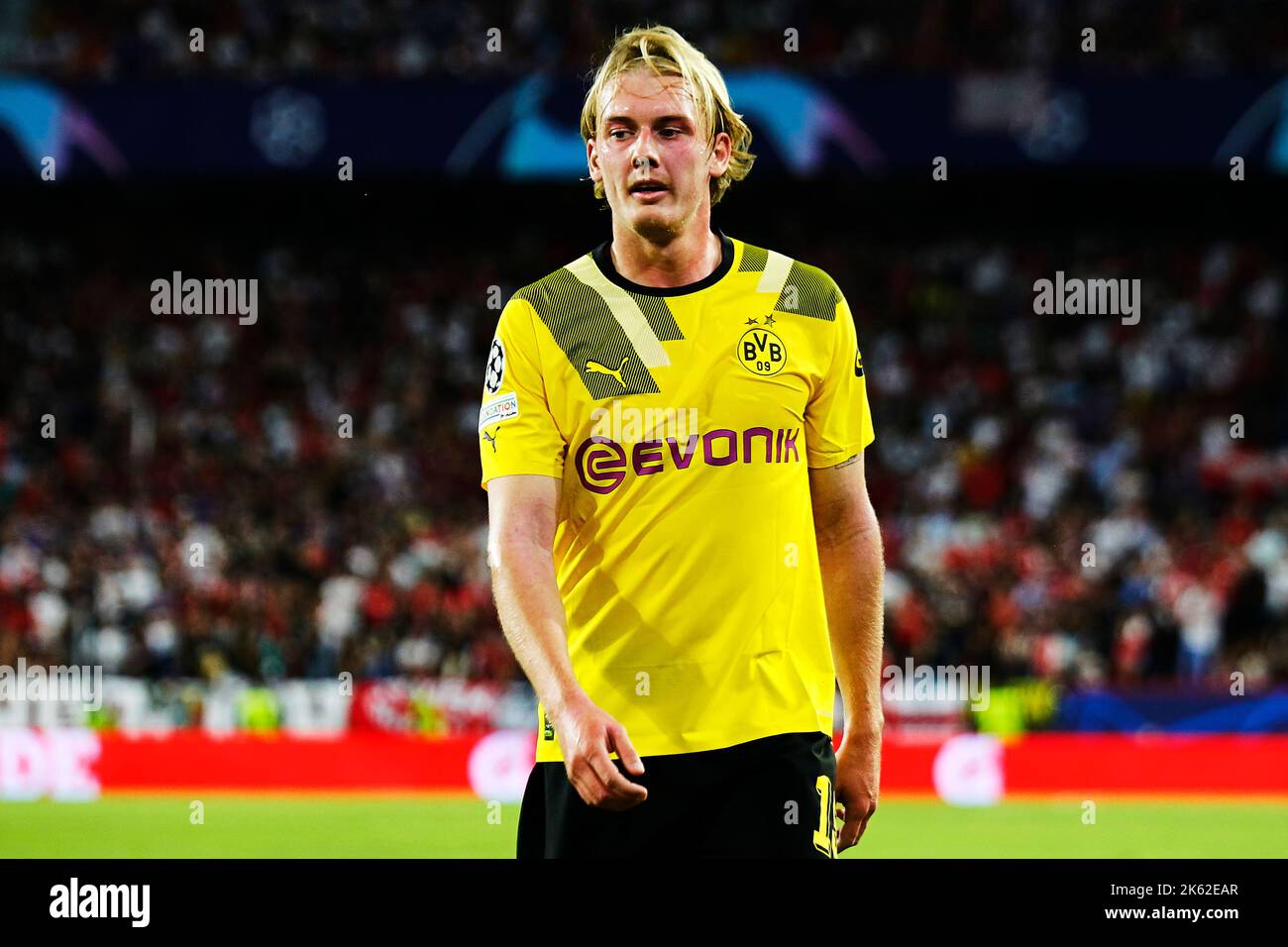 Julian Brandt (Borussia Dortmund, #19) Foto: Omar Arnau Stock Photo - Alamy