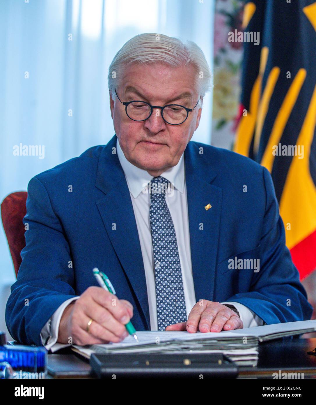 11 October 2022, Mecklenburg-Western Pomerania, Neustrelitz: Federal ...