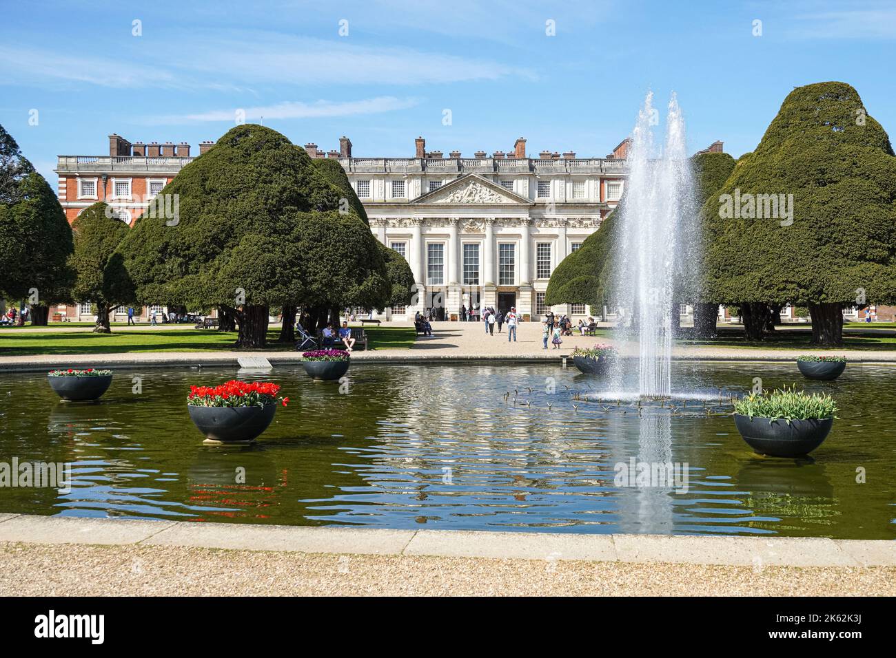 English gardens trees tree summer blue sky hi-res stock photography and ...