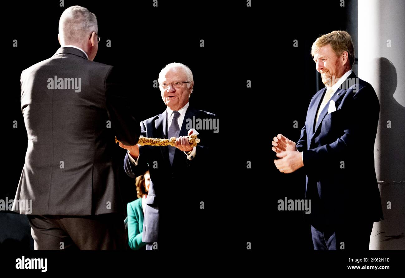 2022-10-11 17:08:08 STOCKHOLM - King Carl XVI Gustaf is presented with ...