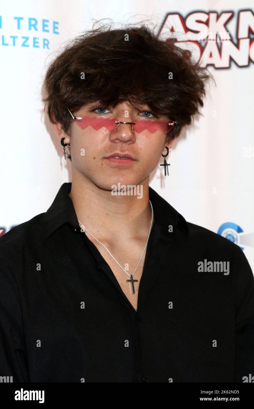 Los Angeles, CA. 6th Oct, 2022. Logan Ronalds at arrivals for ASK ME TO ...