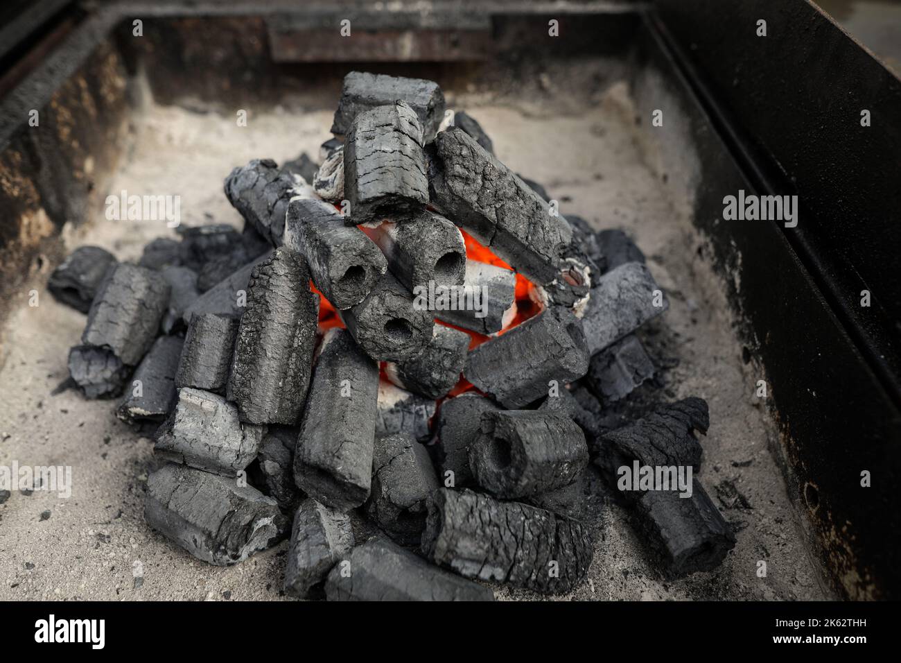 Char grill fuel hi-res stock photography and images - Alamy