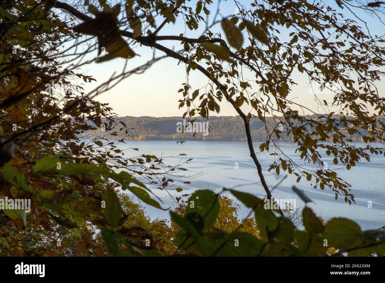 Fall colors along the Mississippi River, Frontenac State Park ...