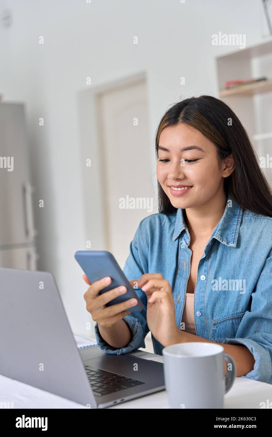 Vertical video phone texting device hi-res stock photography and images ...