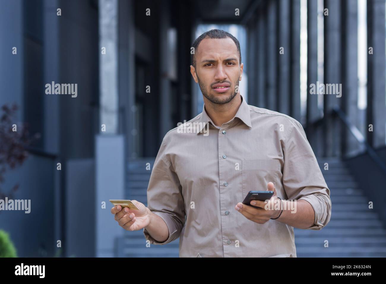 Deceived online hi-res stock photography and images - Alamy