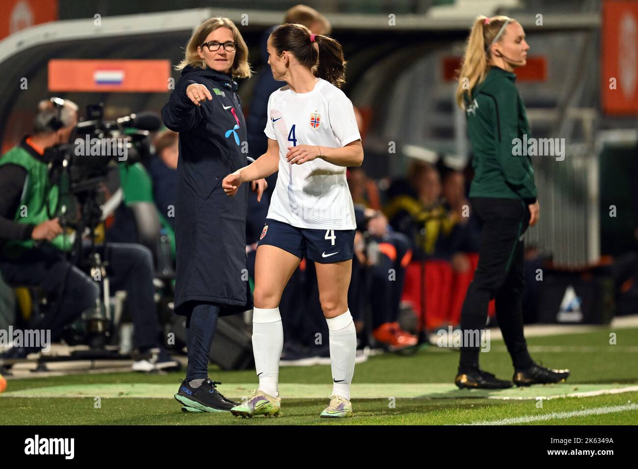THE HAGUE - (lr) Norway women trainer coach Hege Riise, Tuva Hansen of ...