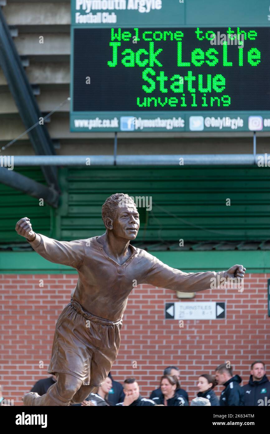 Unveiling of statue of Jack Leslie. First black English footballer ...