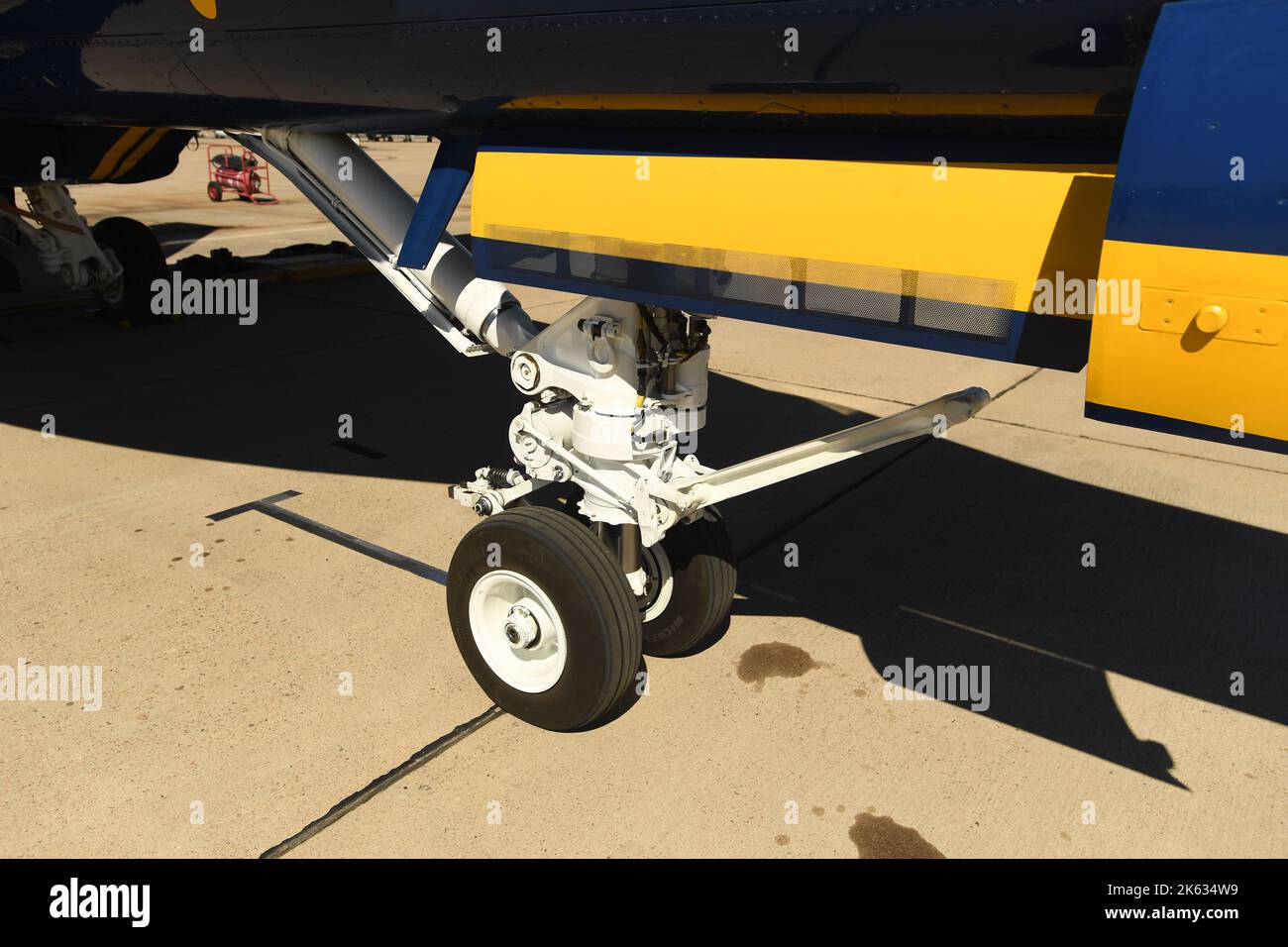 Blue Angel F/A-18E Super Hornet nose gear Stock Photo - Alamy