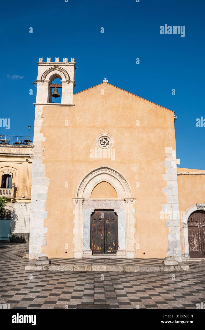 Hurch in the rock hi-res stock photography and images - Alamy