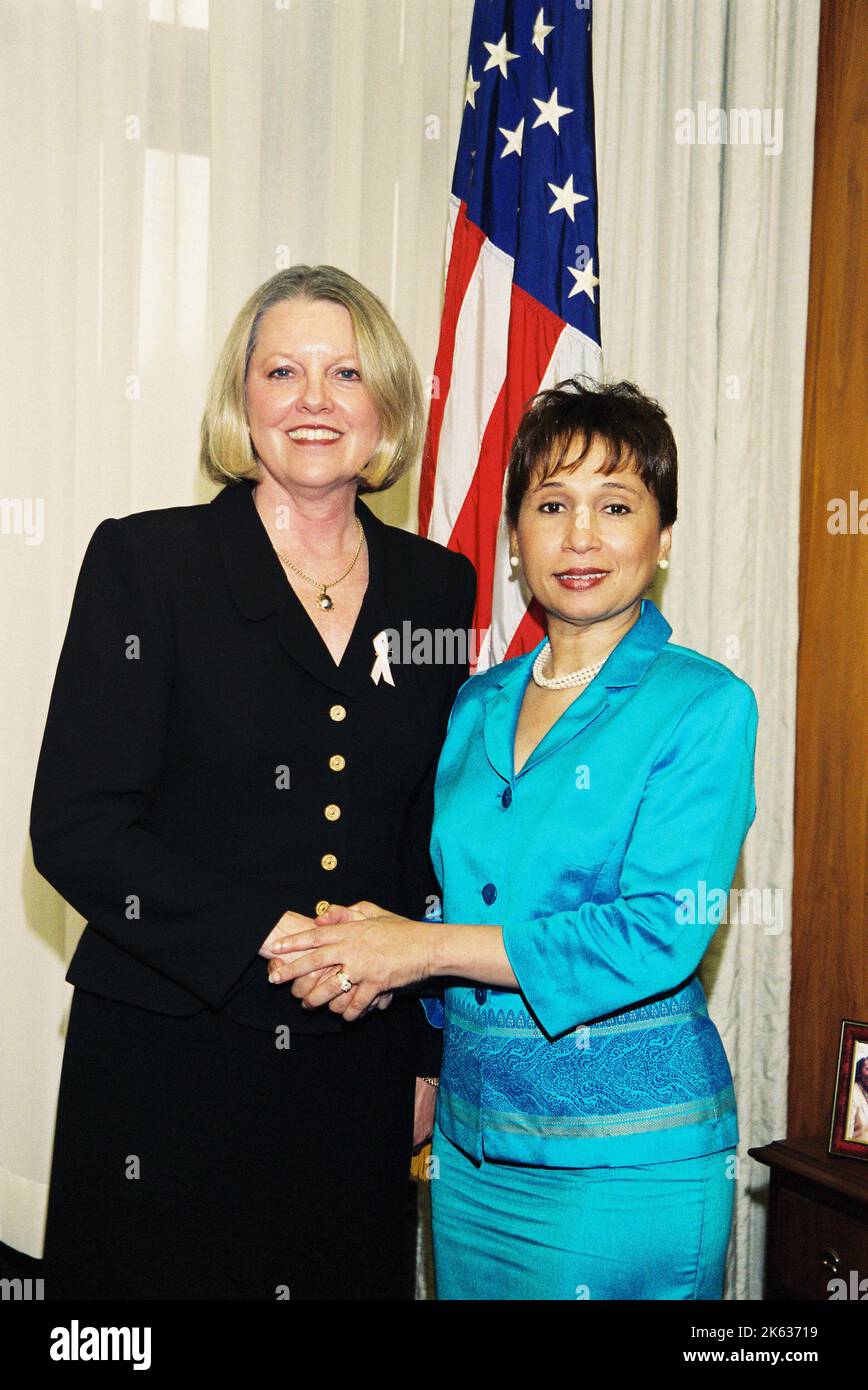 Office of the Secretary - Secretary Alexis Herman with Secretary ...
