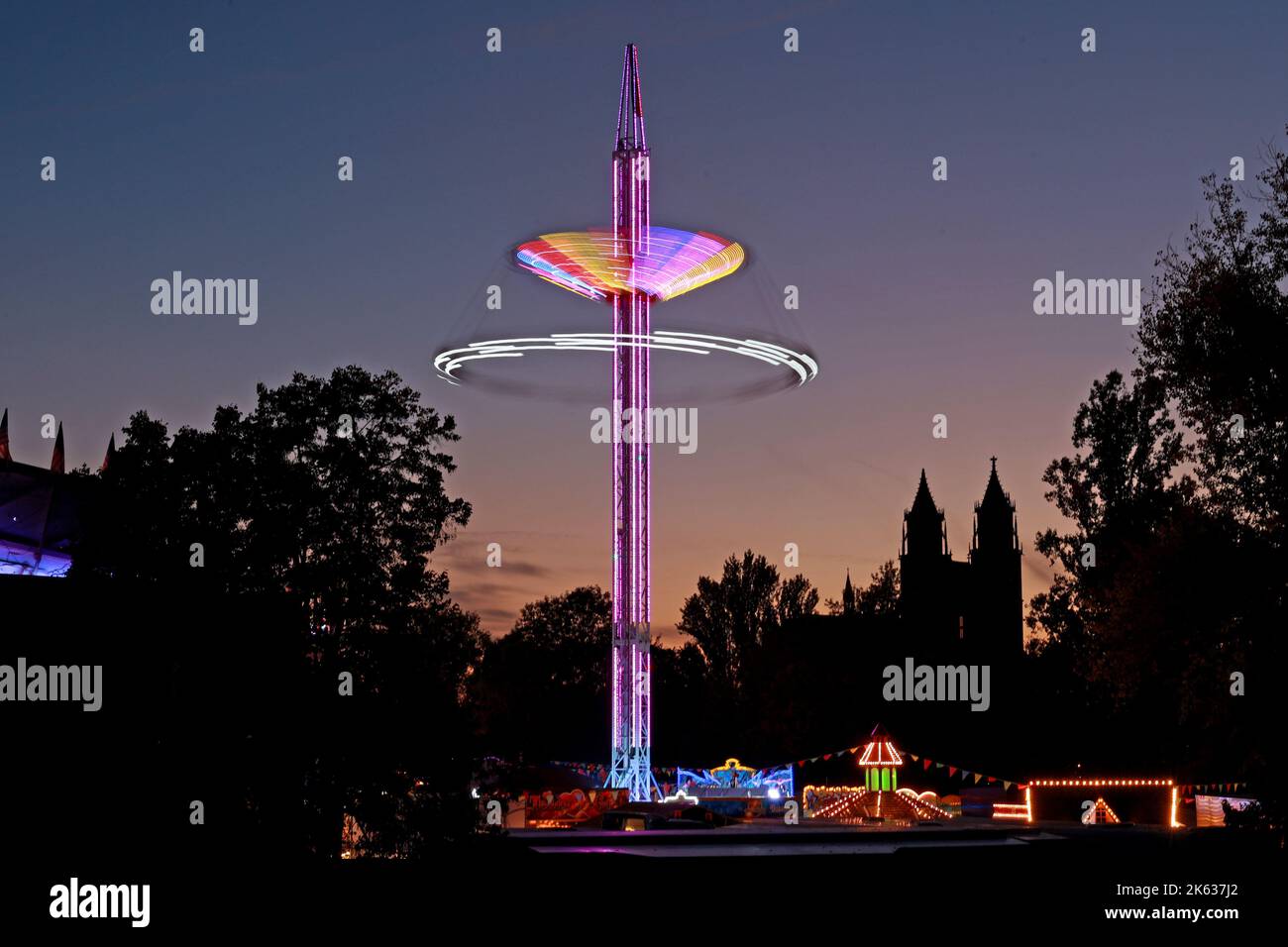 Chain flyer hi-res stock photography and images - Alamy