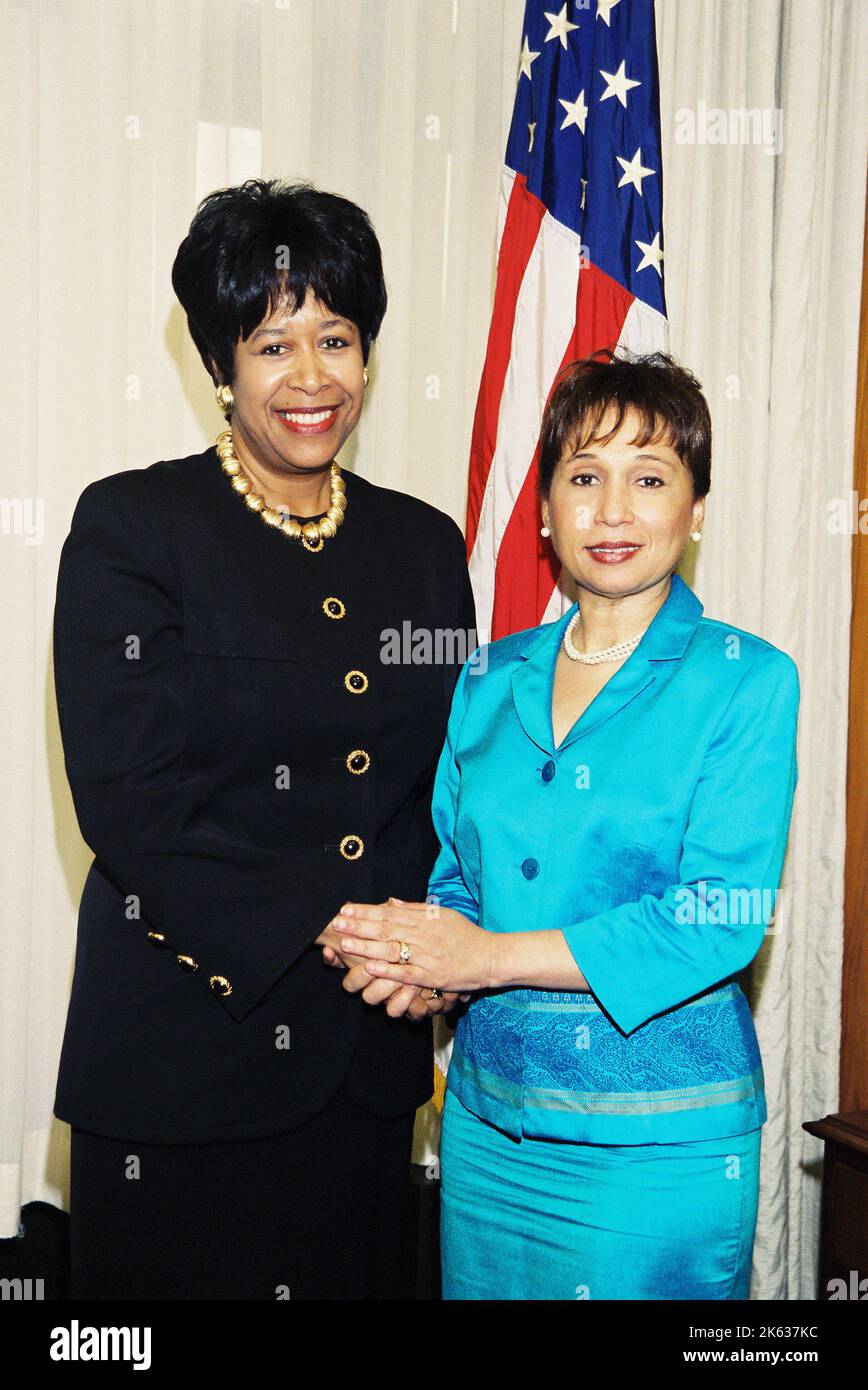 Office of the Secretary - Secretary Alexis Herman with Secretary ...