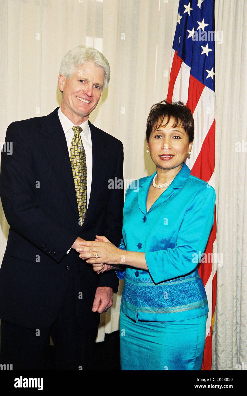 Office of the Secretary - Secretary Alexis Herman with Secretary ...