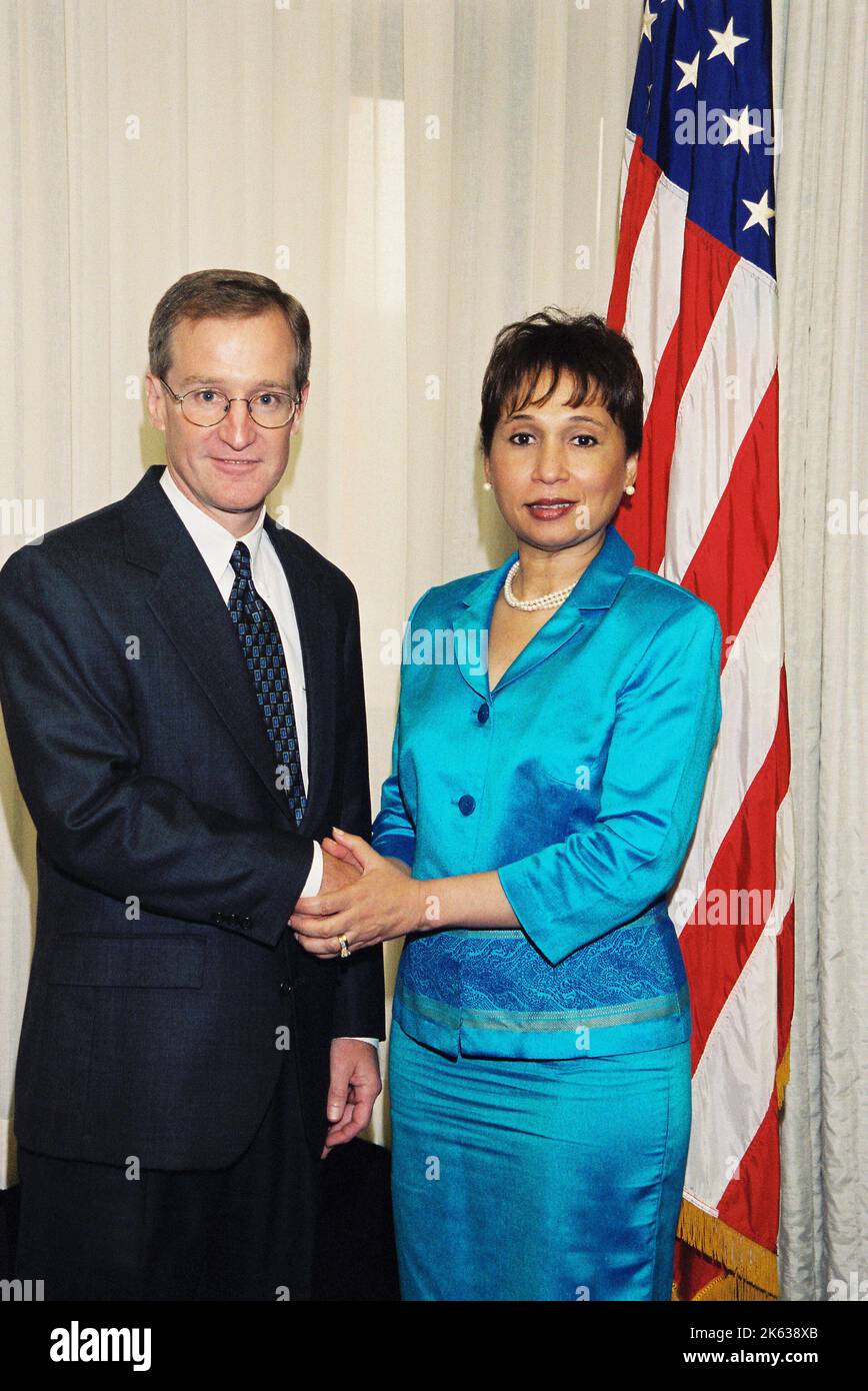 Office of the Secretary - Secretary Alexis Herman with Secretary ...