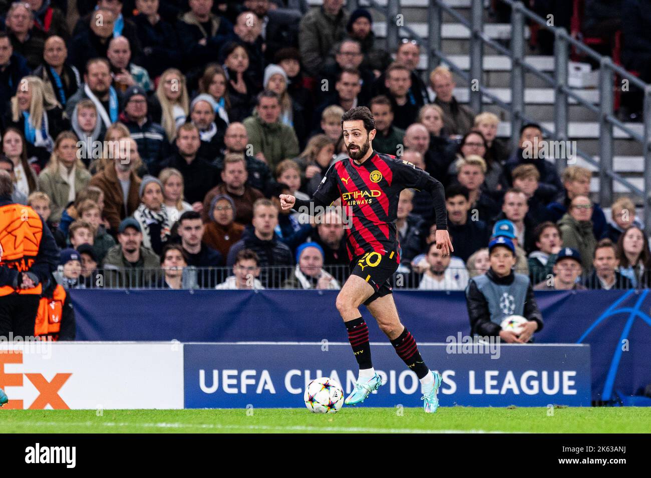 Copenhagen, Denmark. 11th Oct, 2022. Bernardo Silva (20) of Manchester ...
