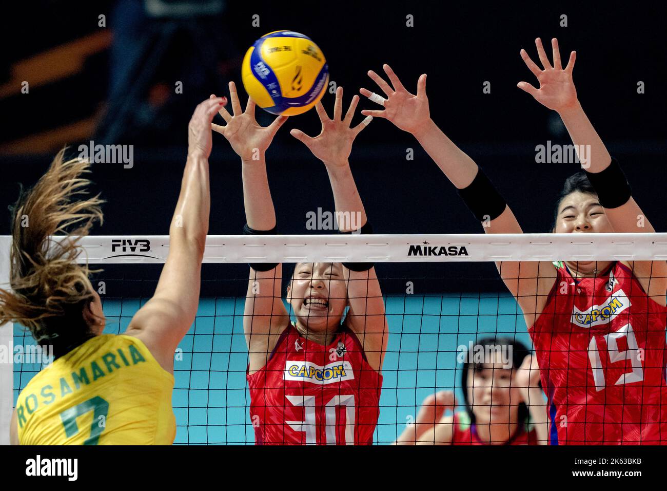 APELDOORN - Rosamaria Montibeller of Brazil in action against Seki ...