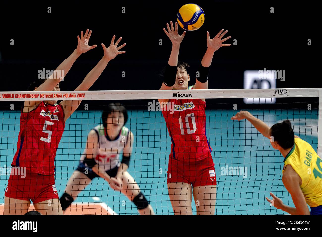 APELDOORN - Haruyo Shimamura and Arisa Inoue of Japan in action against ...