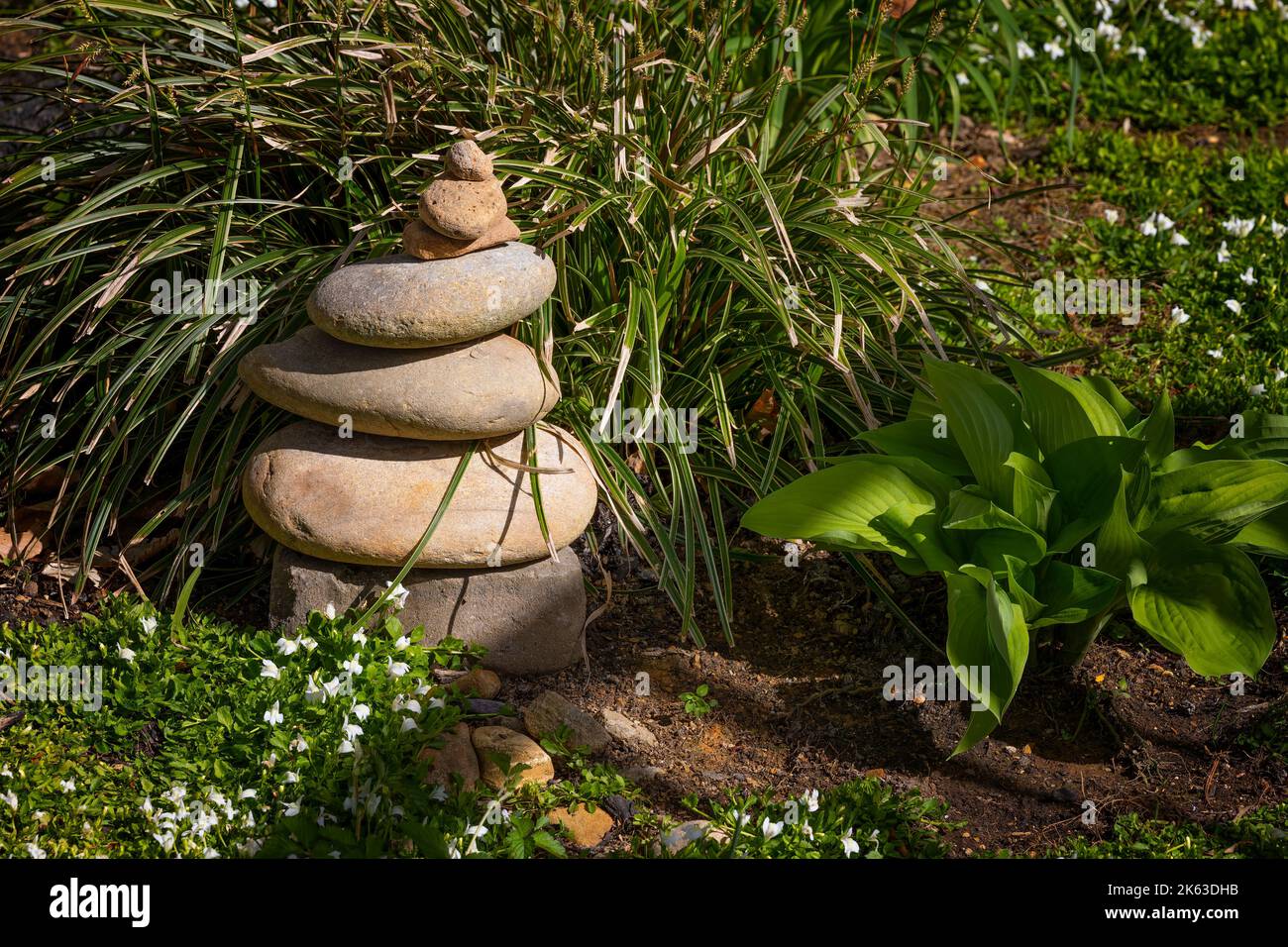 Stacked rocks hi-res stock photography and images - Alamy