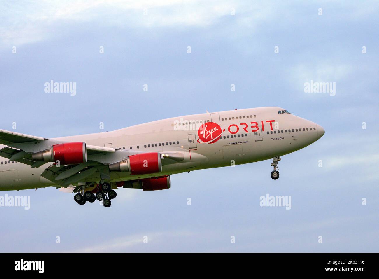 Left wing attachment pylon hi-res stock photography and images - Alamy