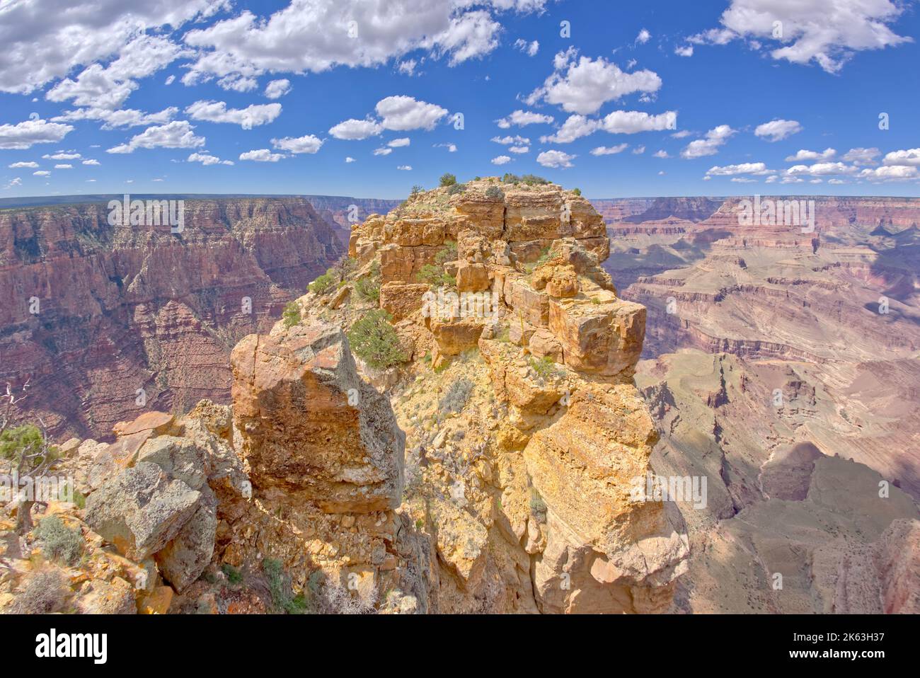 Papago Point at Grand Canyon Arizona with Zuni Point in the distance on ...