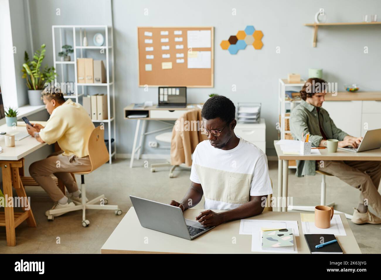 Diverse team computer engineering hi-res stock photography and images ...