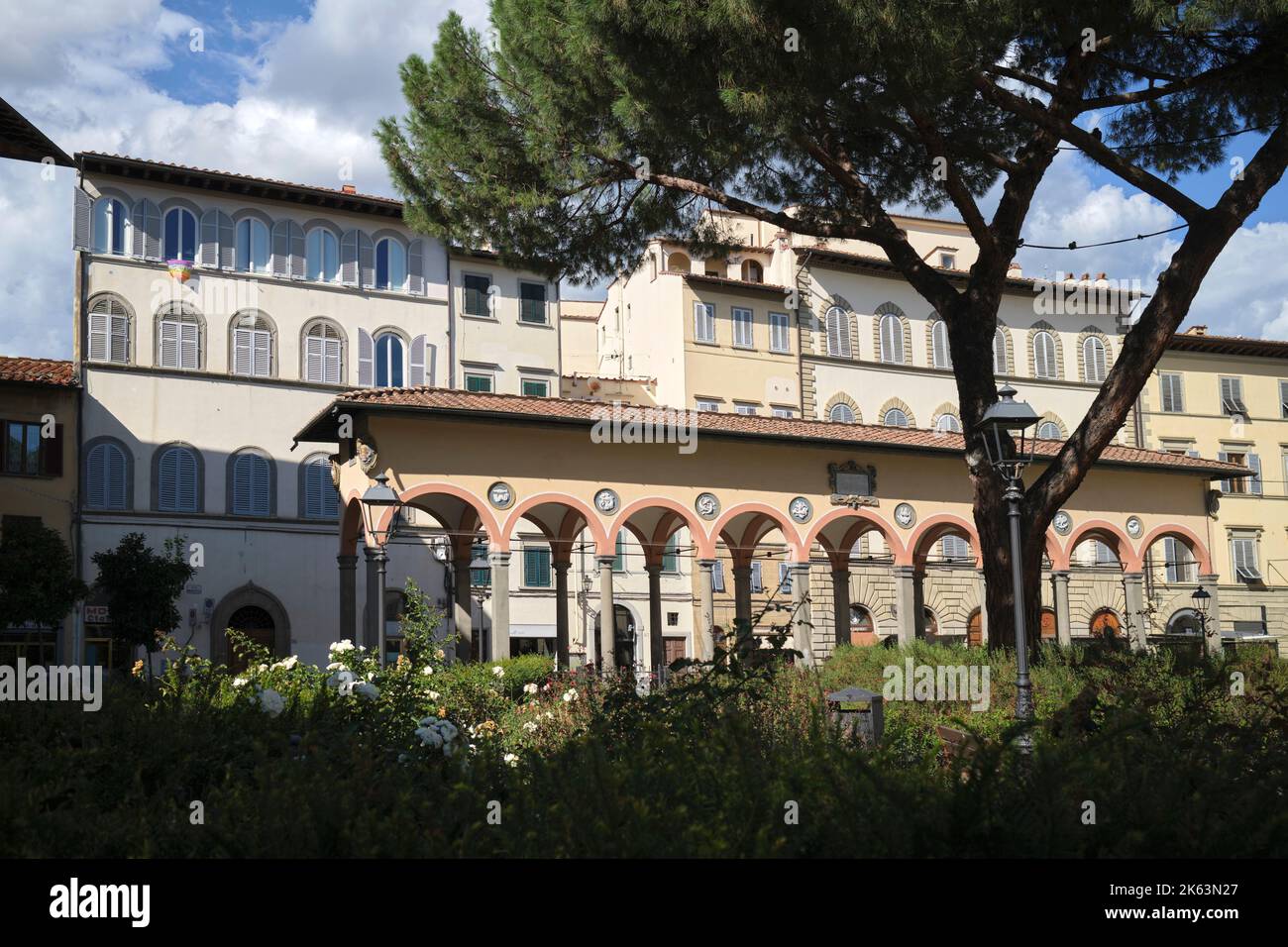 Piazza Dei Ciompi with the historic Loggia Del Pesce in Florence Italy ...