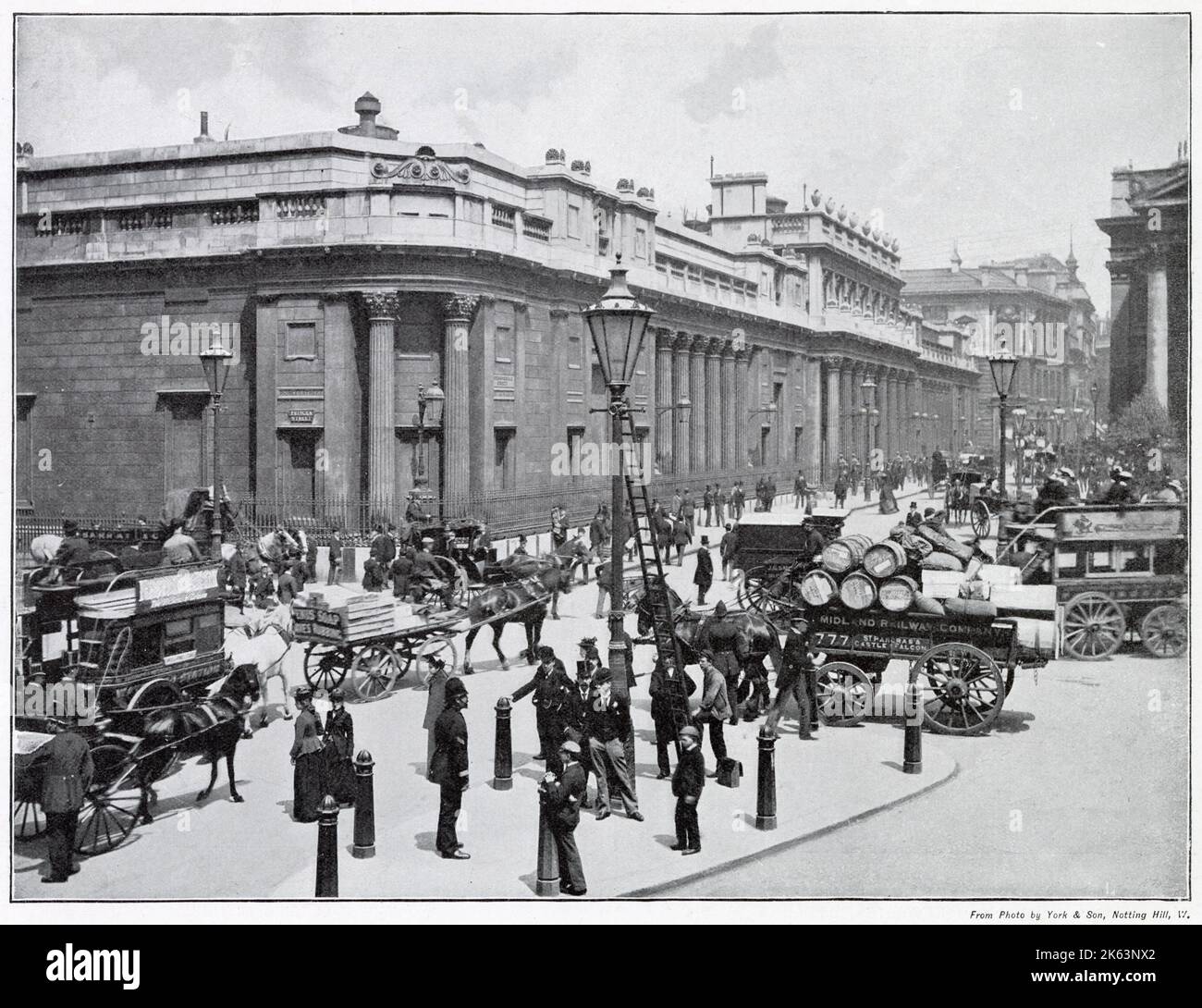 Threadneedle street london pedestrians hi-res stock photography and ...