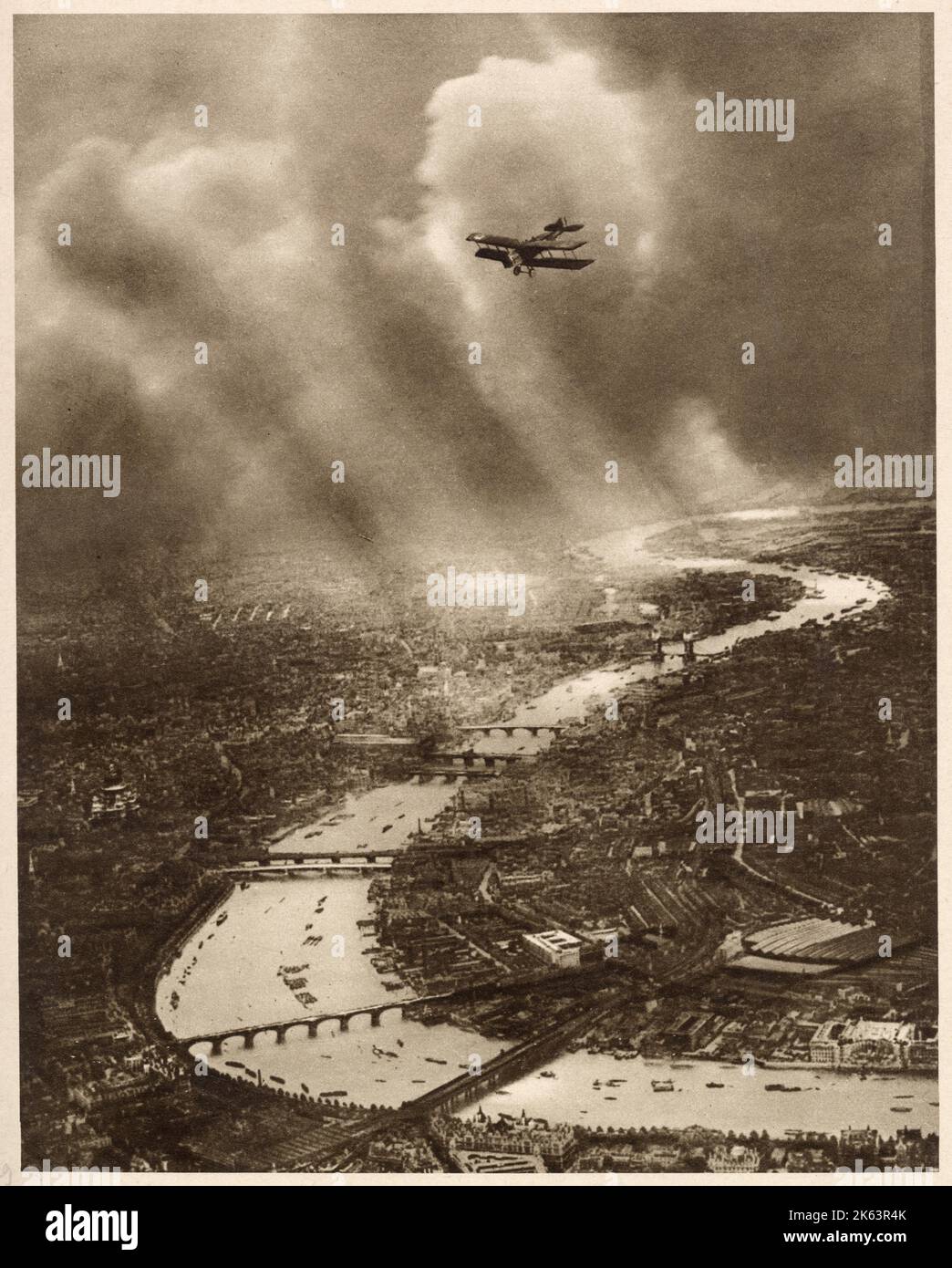 Thames docks 1930s hi-res stock photography and images - Alamy