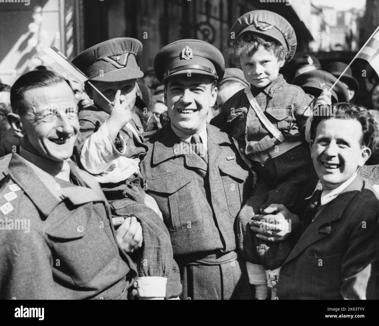 Ww2 end celebrations 1945 news hi-res stock photography and images - Alamy