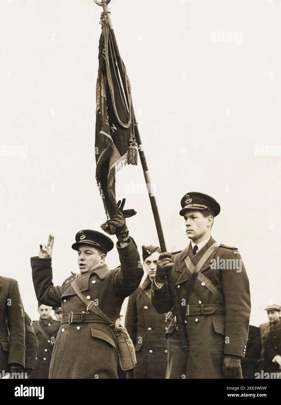 German soldiers salute ww2 hi-res stock photography and images - Alamy