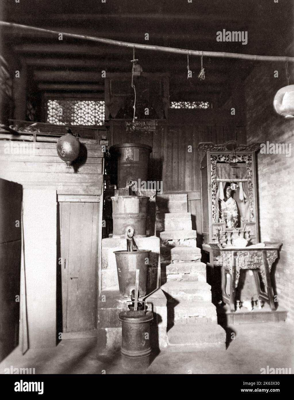 Water clock, Canton (Guangzhou) China, circa 1890s Stock Photo - Alamy