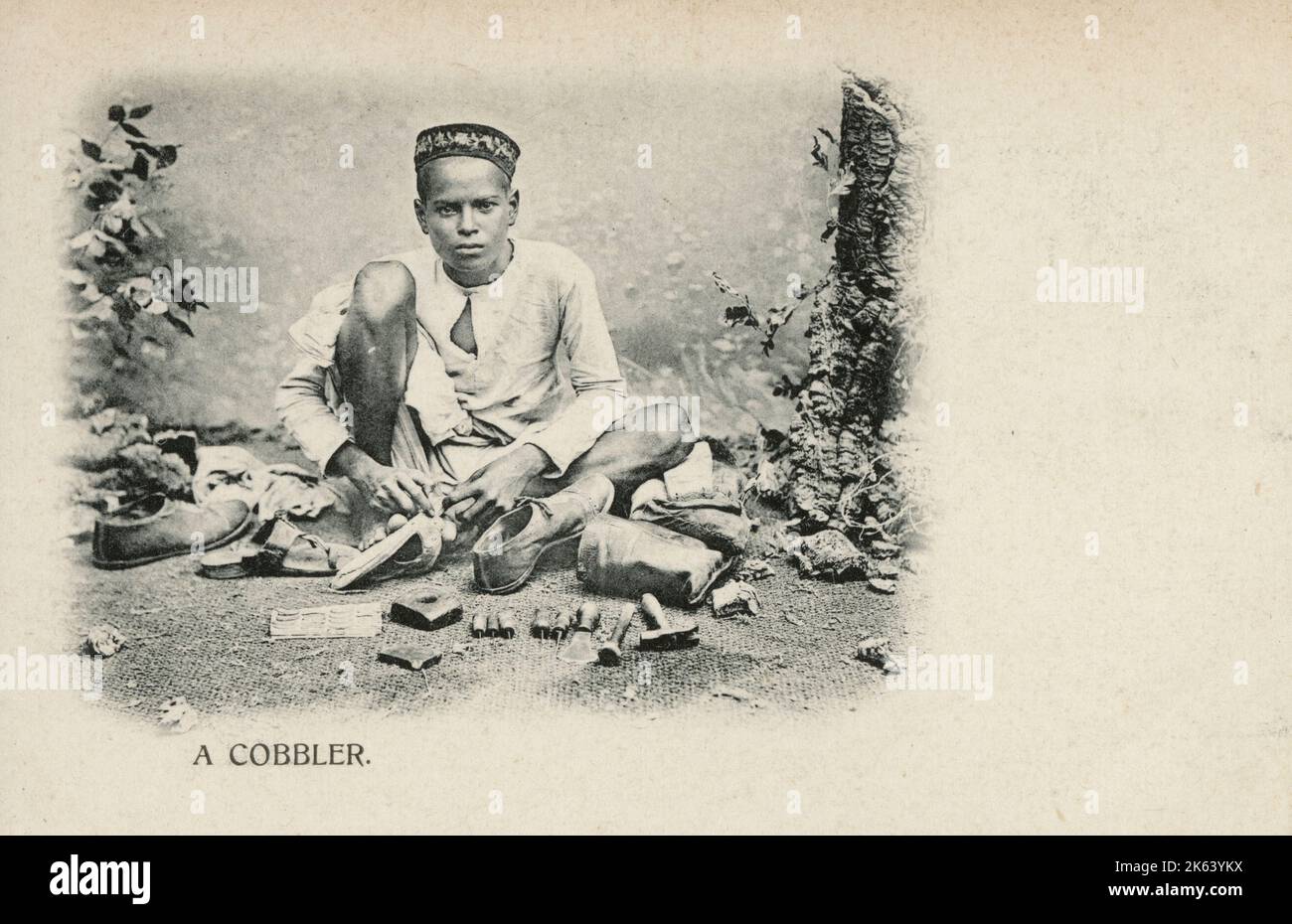 A Young Indian Cobbler at work Stock Photo - Alamy