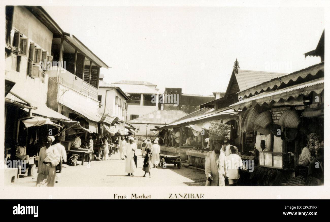 Market at 1920s hi-res stock photography and images - Alamy