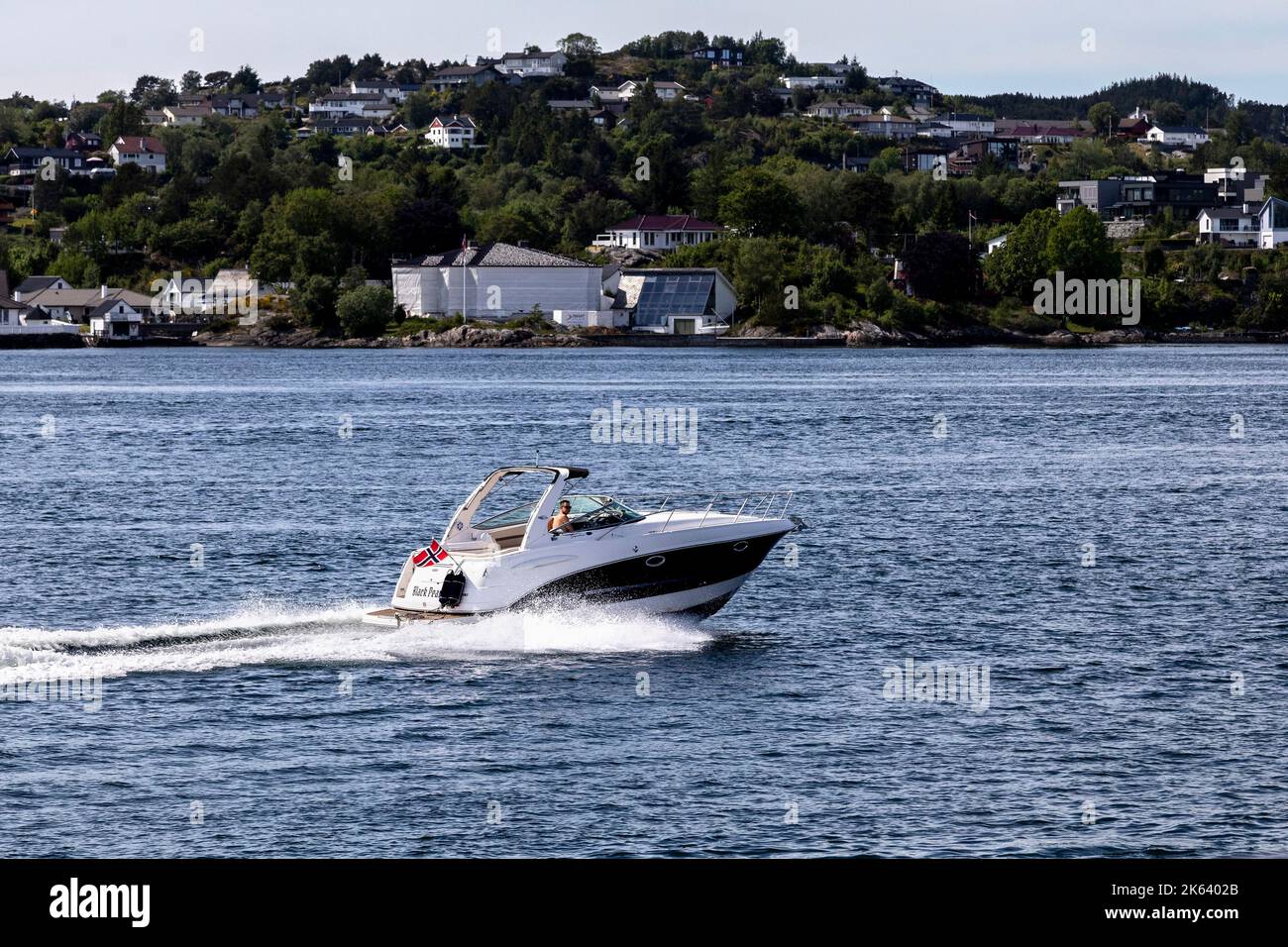 Speeding pleasure craft hi-res stock photography and images - Alamy