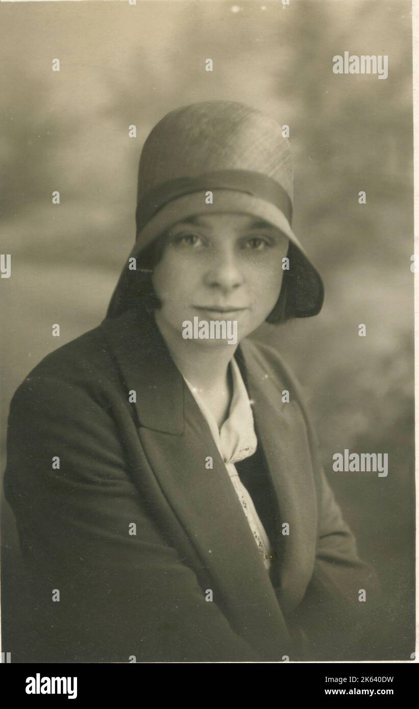 A young woman, called Lily Hughes, photographed in a cloche hat Stock ...