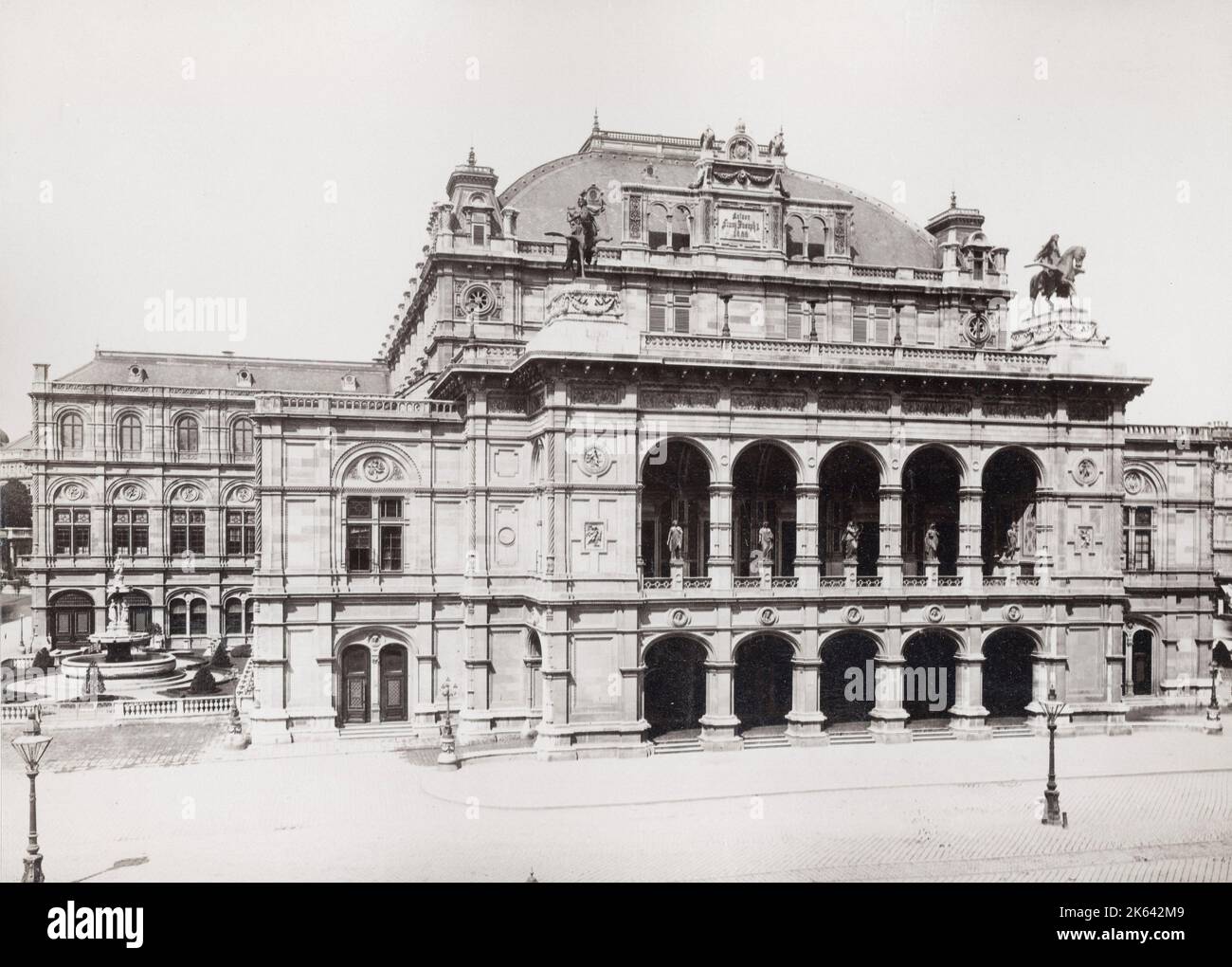 19th century opera house hi-res stock photography and images - Alamy