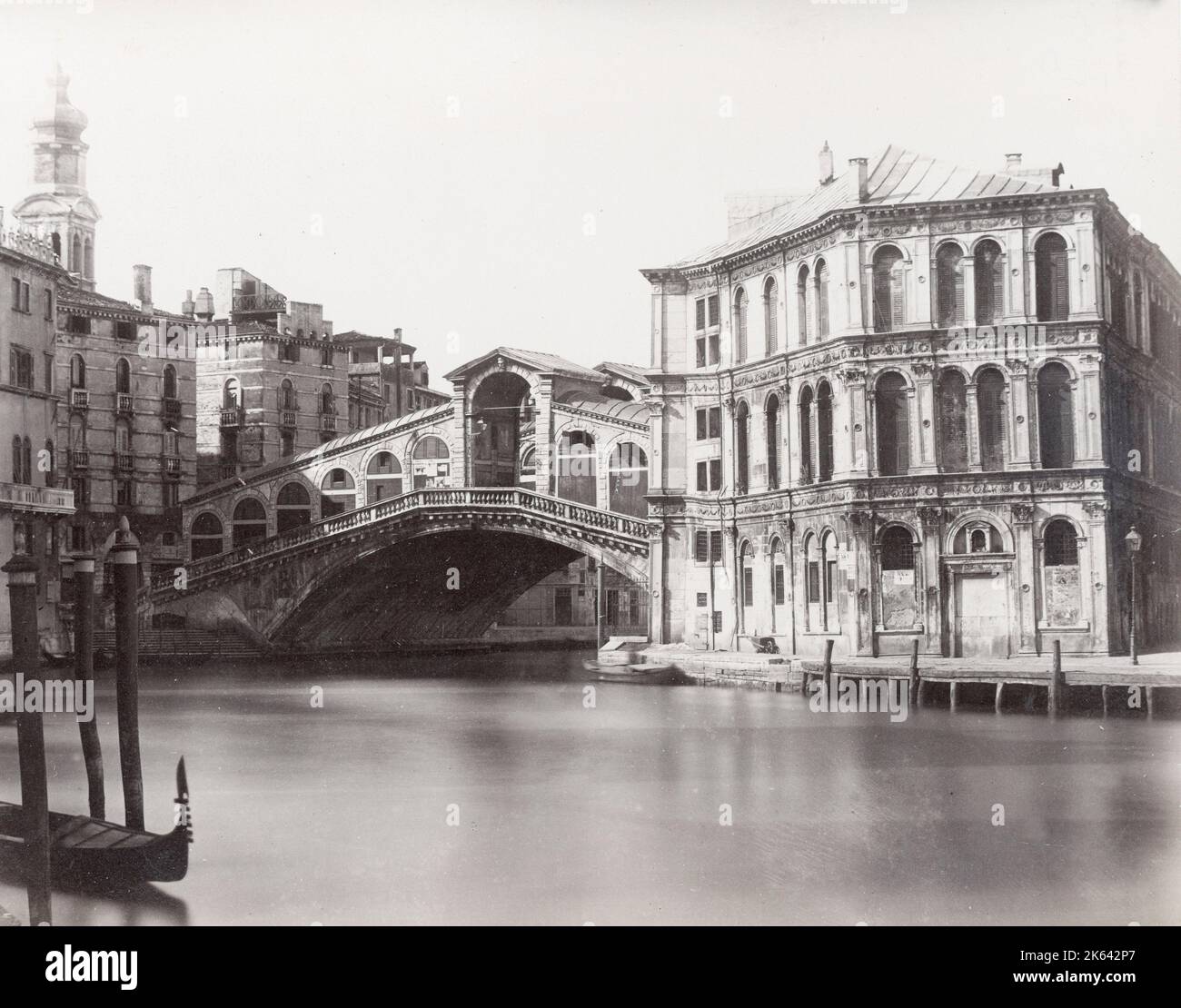 Victorian canal bridge hi-res stock photography and images - Alamy
