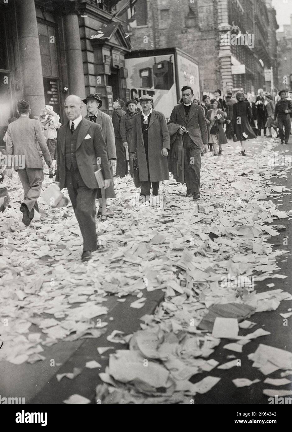 Vj day hi-res stock photography and images - Alamy