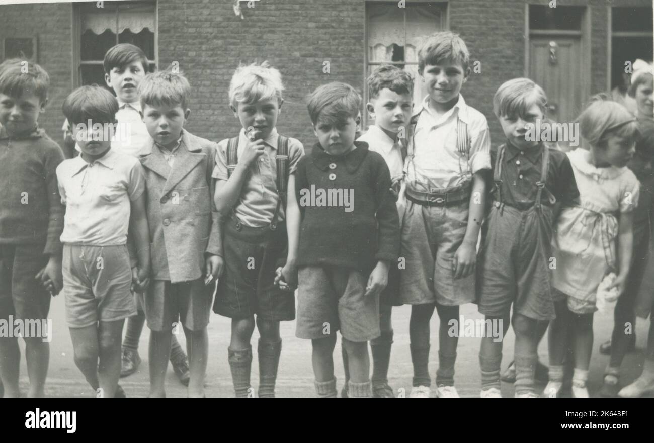 1930s kids hi-res stock photography and images - Alamy