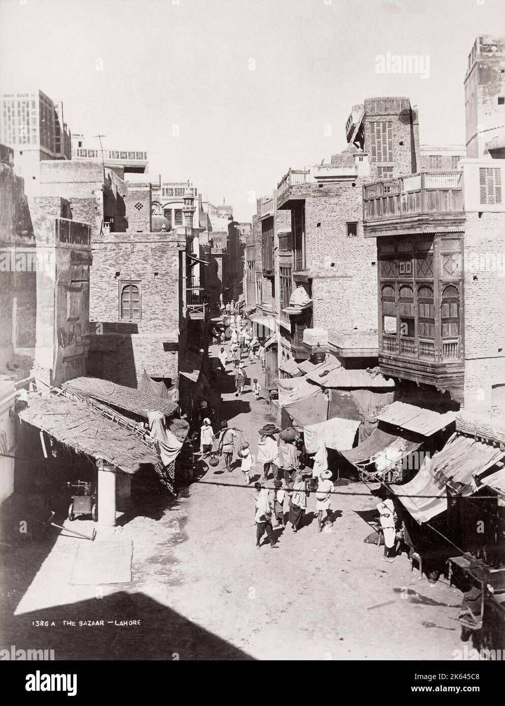 Historical pakistan street scene hi-res stock photography and images ...