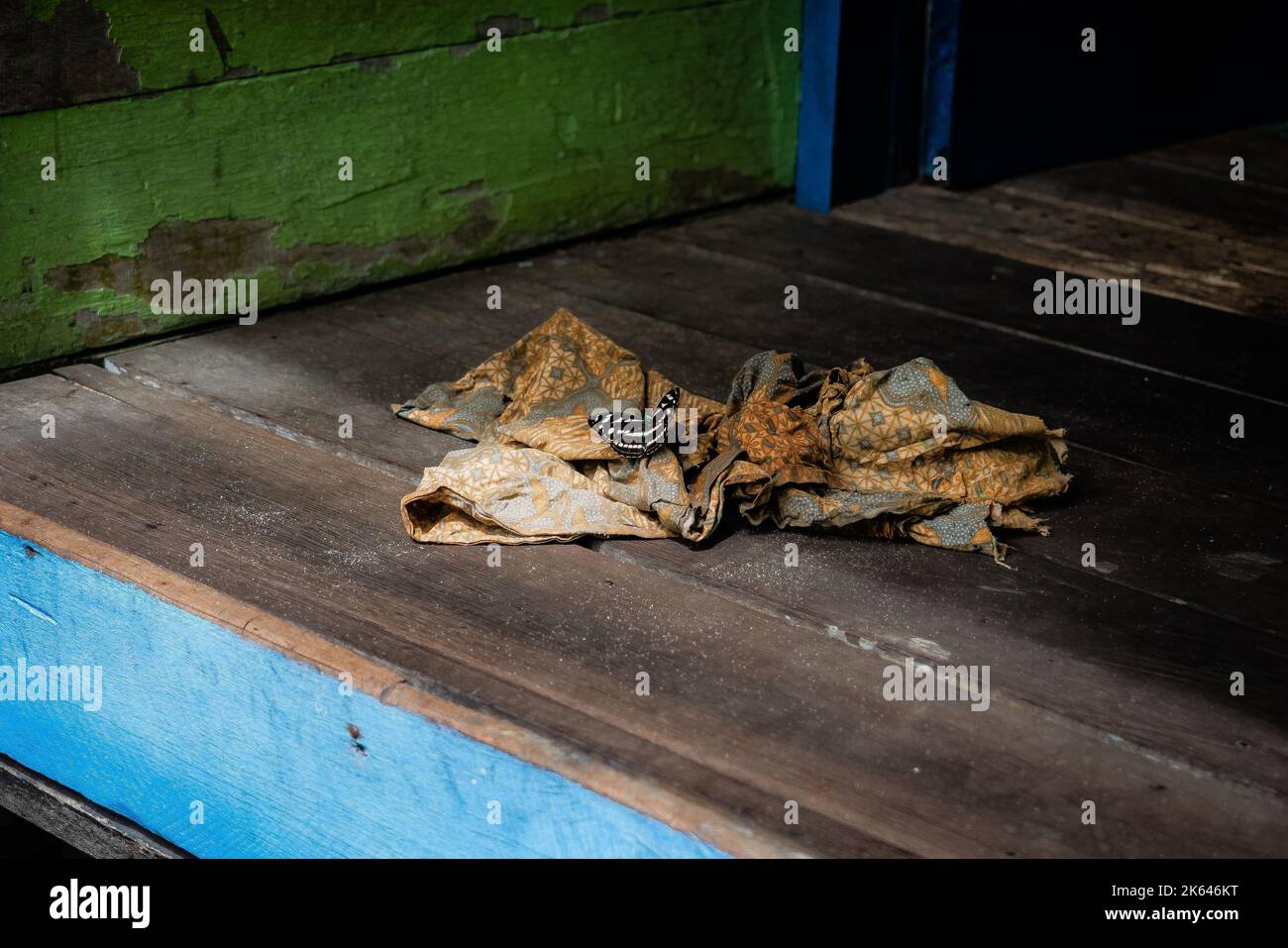 Old dirty torn rag hi-res stock photography and images - Alamy