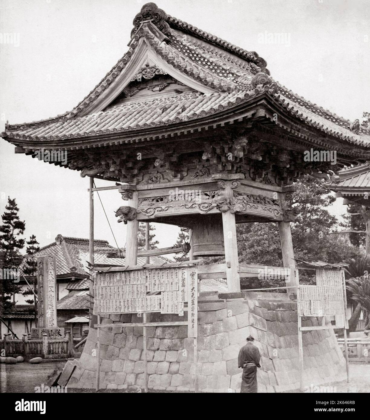 Japanese temple bell hi-res stock photography and images - Alamy