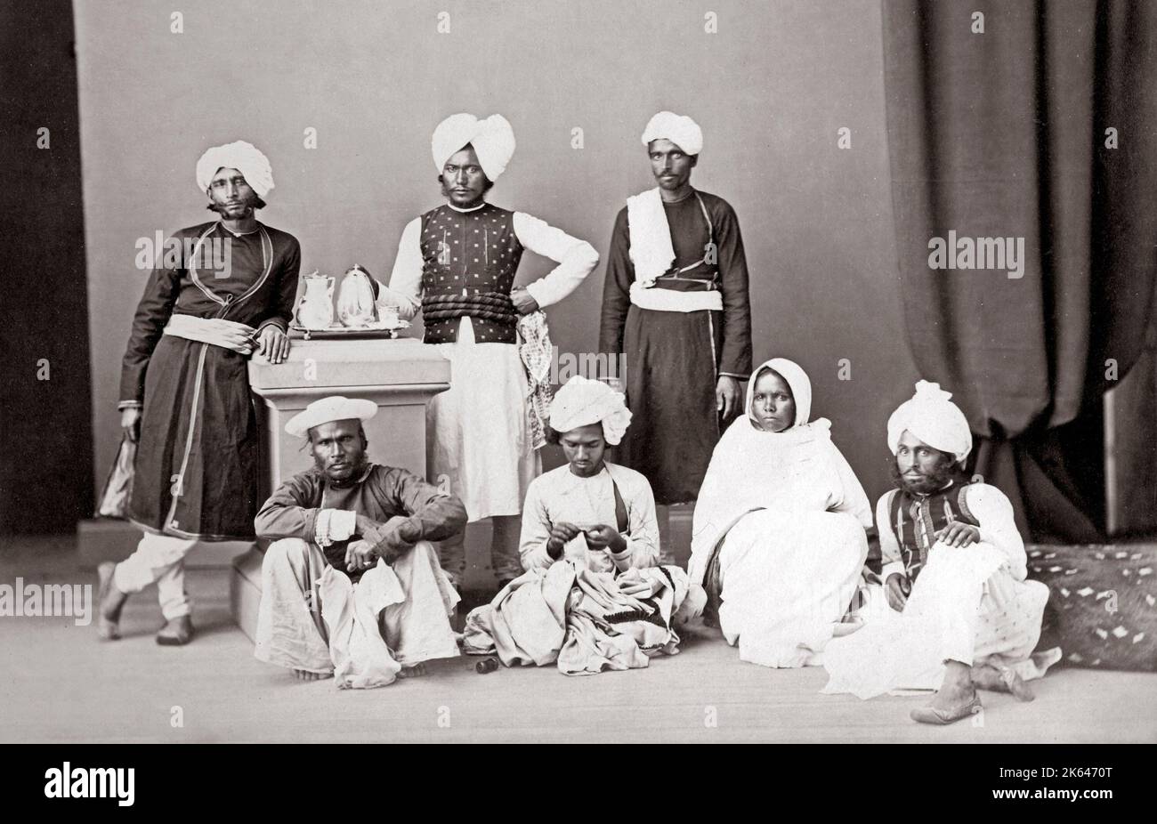 India servants hi-res stock photography and images - Alamy