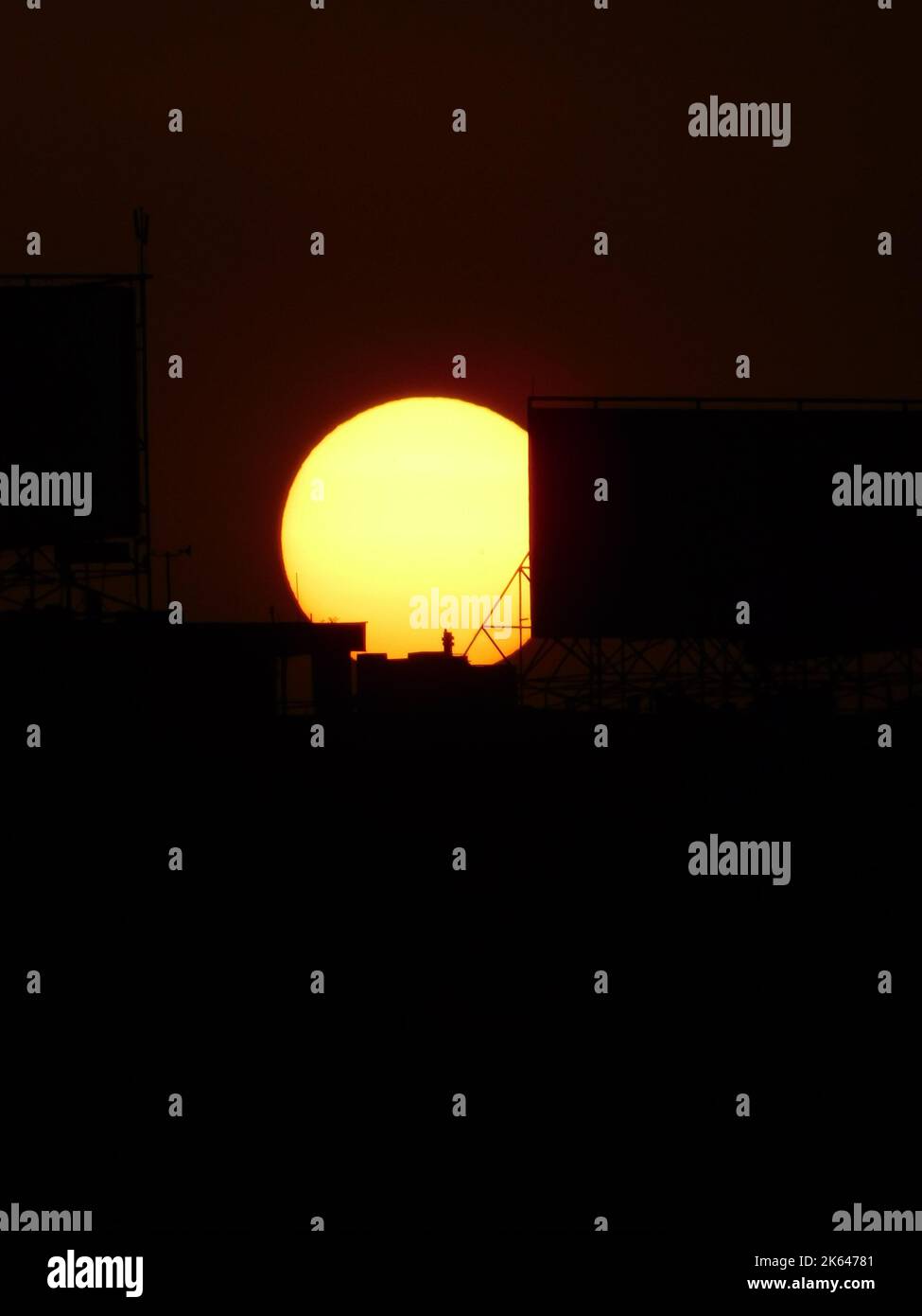 A vertical of the glowing sun captured at sunset Stock Photo - Alamy