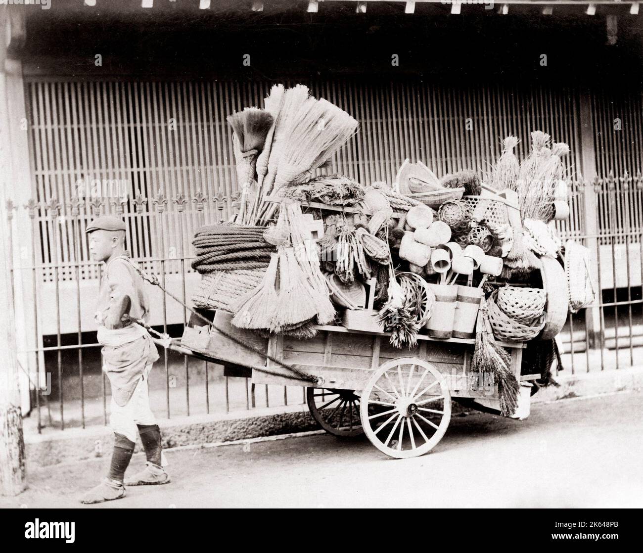 Japan traditional rope pulling hi-res stock photography and images - Alamy