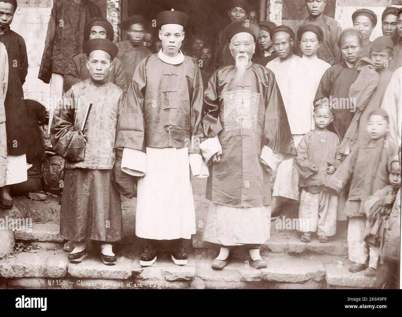 Group of chinese men and children, c.1900 Stock Photo - Alamy